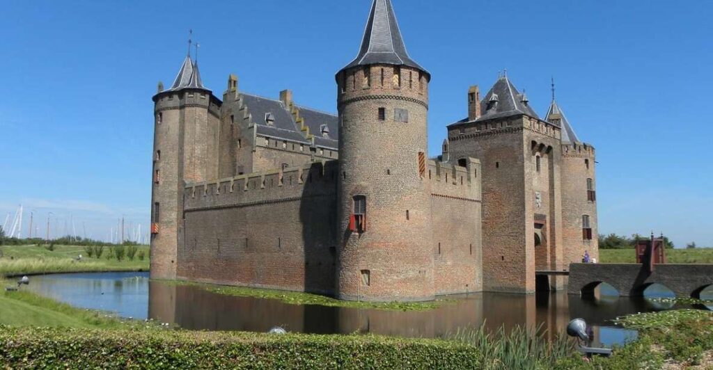 From Amsterdam: Private Day Trip to the Dutch Castles | The Abroad Guide