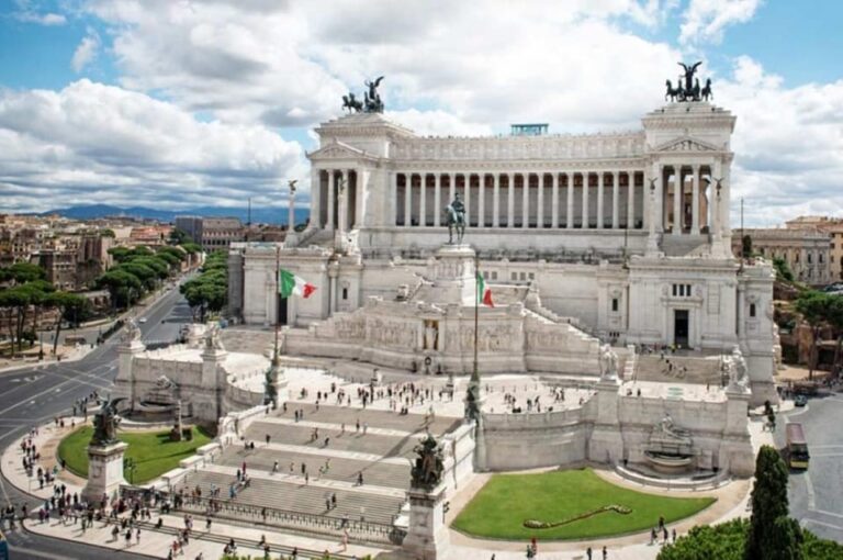 Rome: Vittoriano With Rooftop View & Palazzo Venezia Entry | The Abroad ...