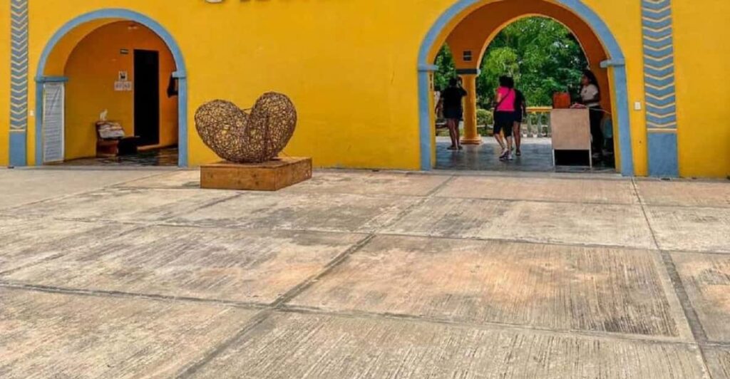 CHICHEN ITZA, CENOTE & BUFFET LUNCH | The Abroad Guide