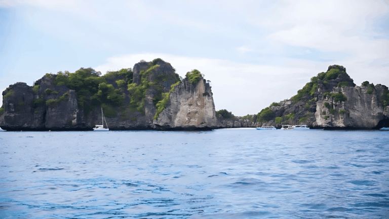 Phuket: Koh Rok and Koh Haa Islands (Queen of Andaman) | The Abroad Guide