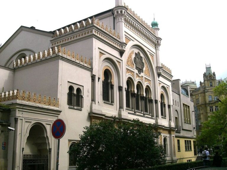 Prague: Old, New, and Jewish Towns Guided Walking Tour | The Abroad Guide