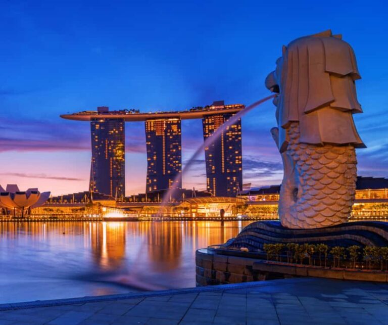 Singapore Marina Bay Night Walk with Spectra & Rhapsody Show | The ...